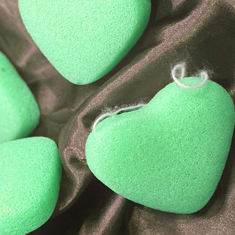 2022 New Pure White Heart Shaped Konjac Cleansing Sponge - BeneCleansing
